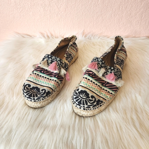 Crown Vintage | Shoes | Crown Vintage Kalani Cream Black Pink Tassle ...